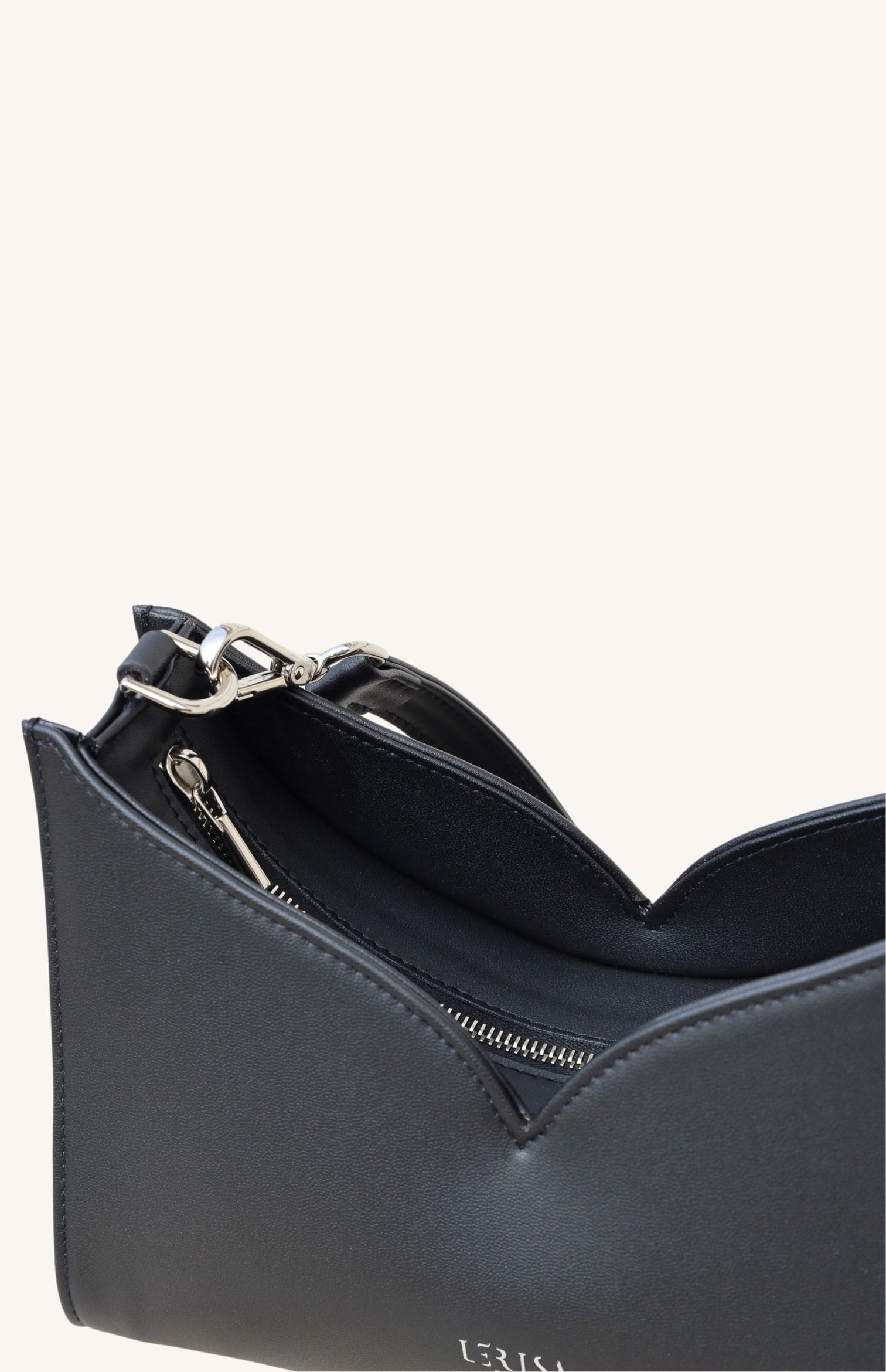 Le Sac Baguette : L'accessoire iconique qui sublime votre style – LÉRISA